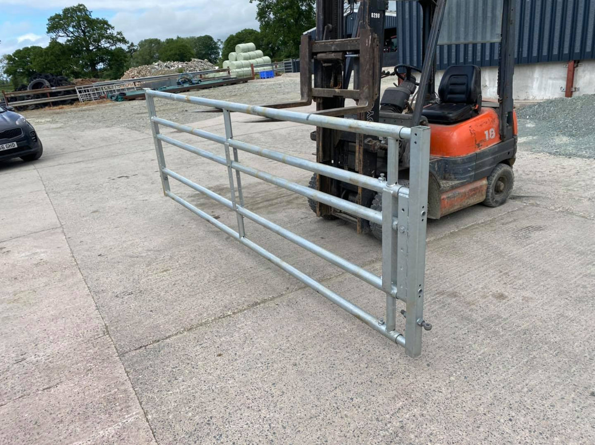 Adjustable Calf Feeding Barrier – Agri-Kit